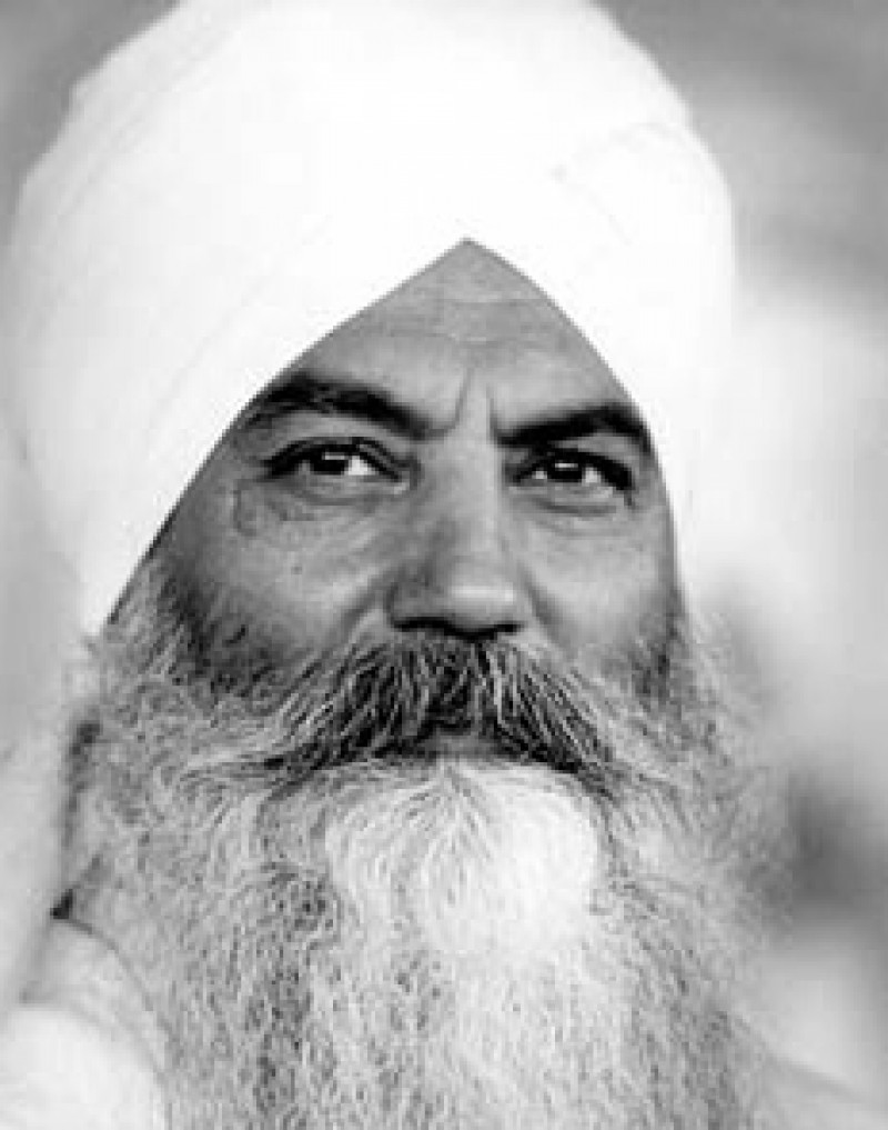 Découvrez le Kundalini Yoga et son fondateur Yogi Bhajan